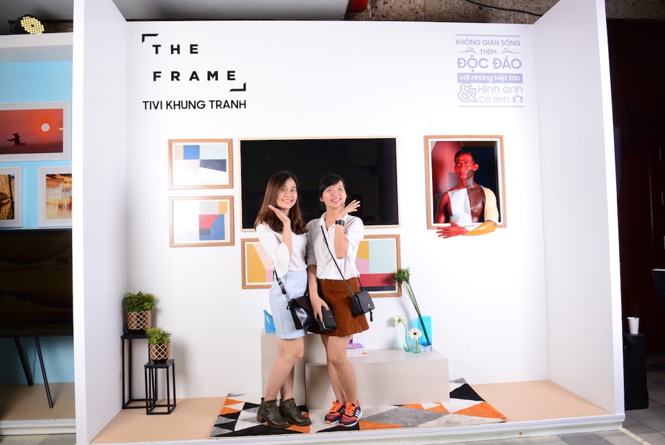 Đắm mình trong không gian nghệ thuật tại triển lãm The Frame - TV Khung ...